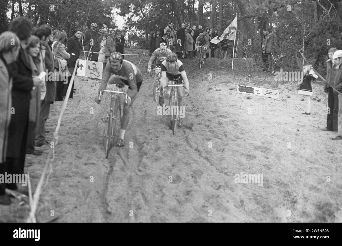 Christmas cycling cross hi-res stock photography and images - Alamy