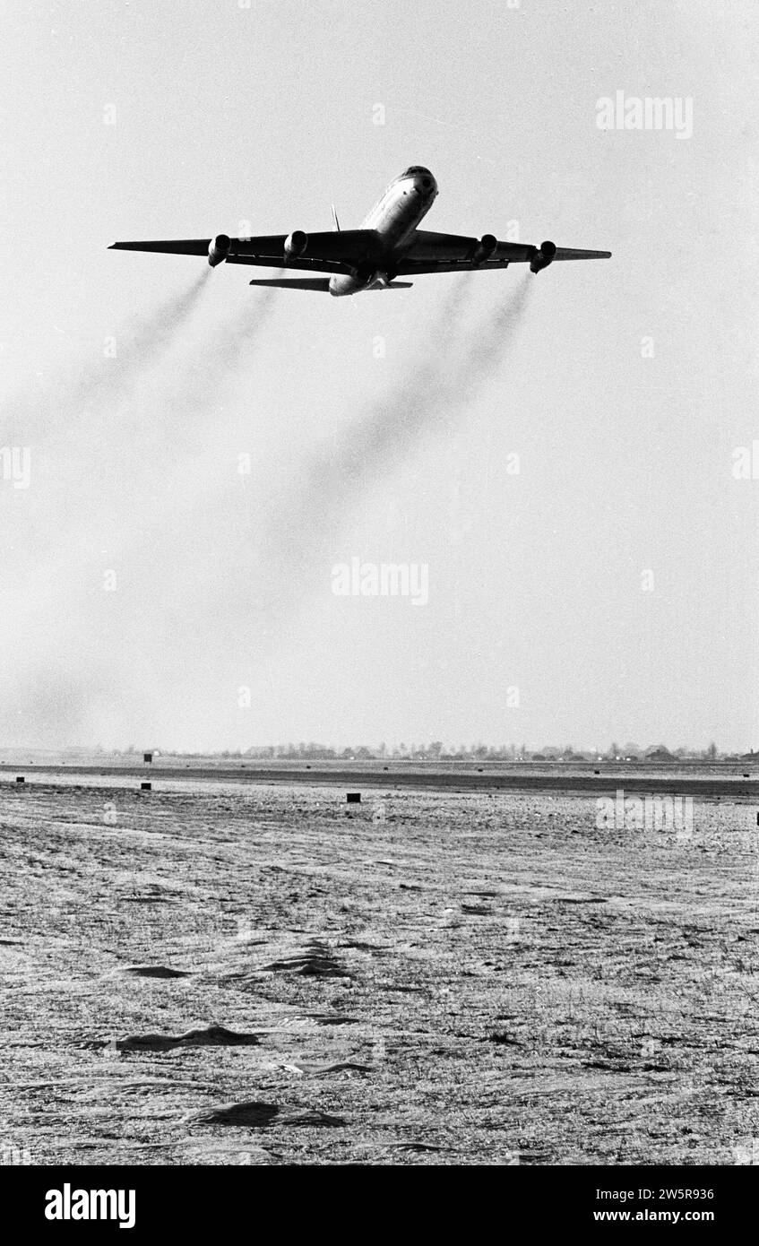 Slippery runway hi-res stock photography and images - Alamy