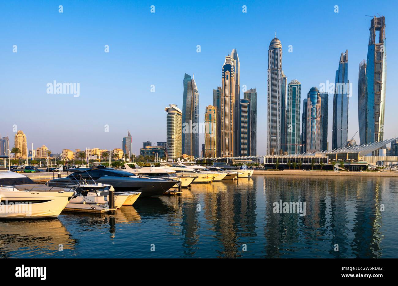 Dubai Marina And Harbour, Skyline Architecture And Marina, United Arab ...