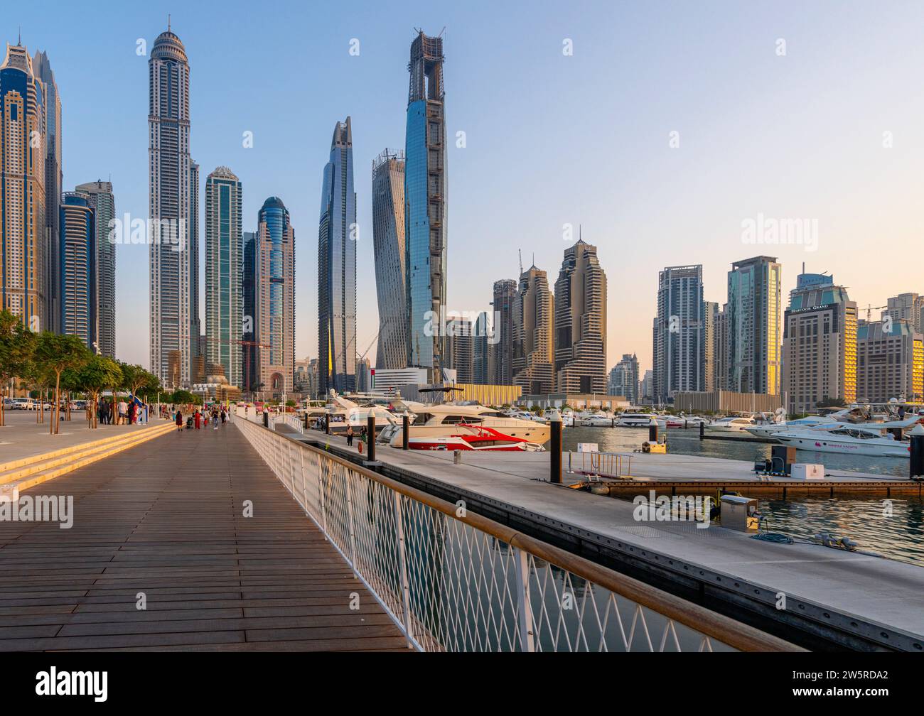 Dubai Marina And Harbour, Skyline Architecture And Marina, United Arab ...