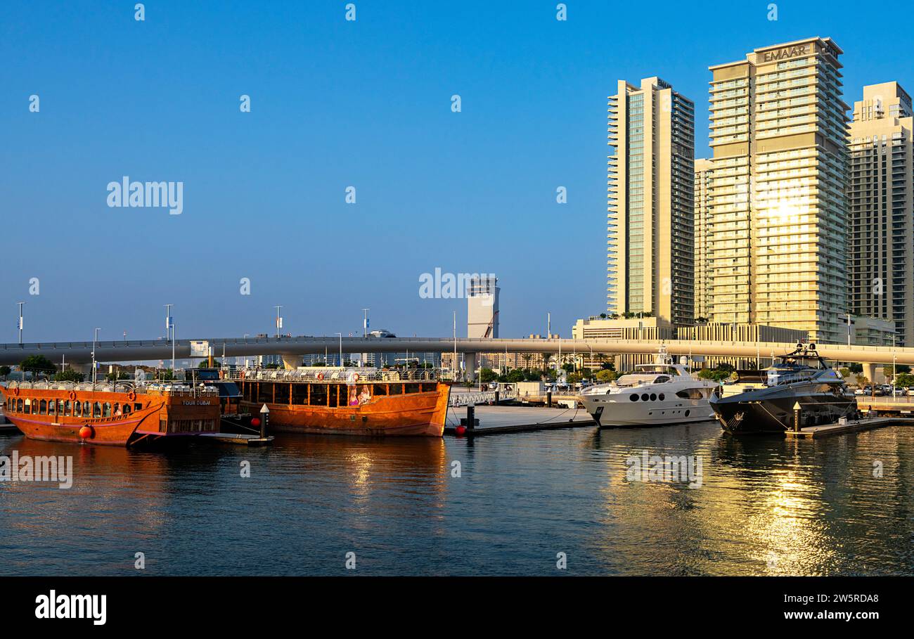 Dubai Marina And Harbour, Skyline Architecture And Marina, United Arab ...