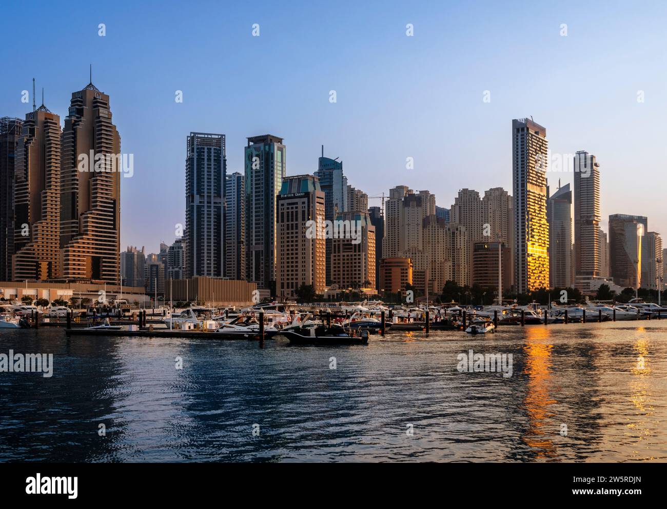 Dubai Marina And Harbour, Skyline Architecture And Marina, United Arab ...