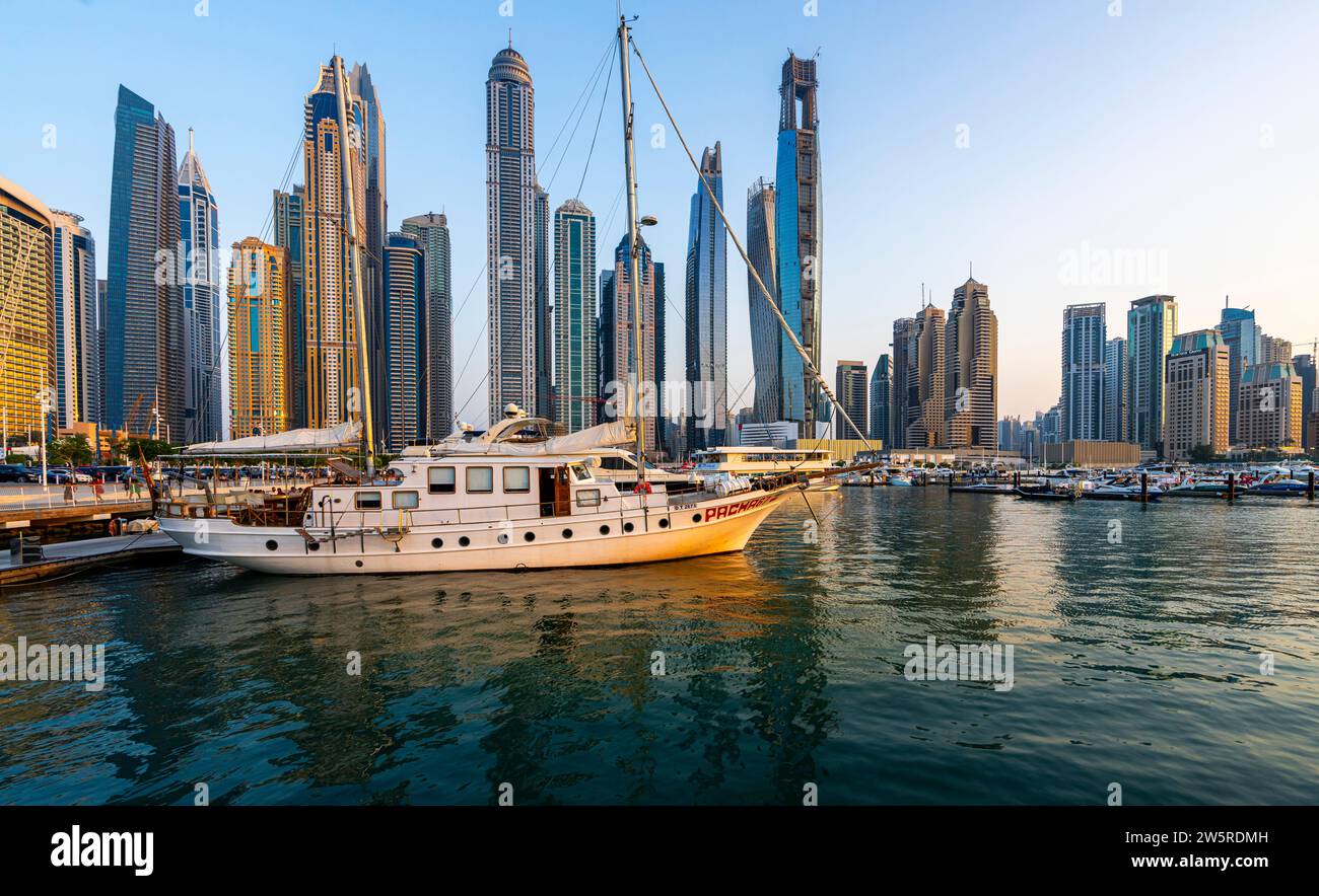 Dubai Marina And Harbour, Skyline Architecture And Marina, United Arab ...