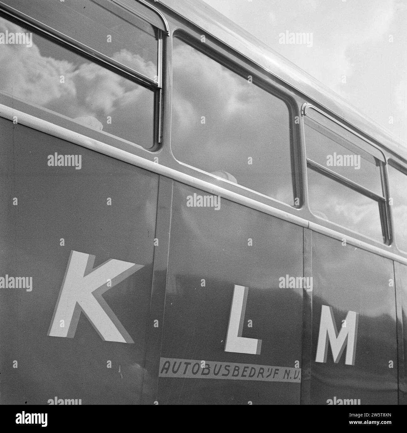 Bus with KLM typography ca. 1950 Stock Photo - Alamy