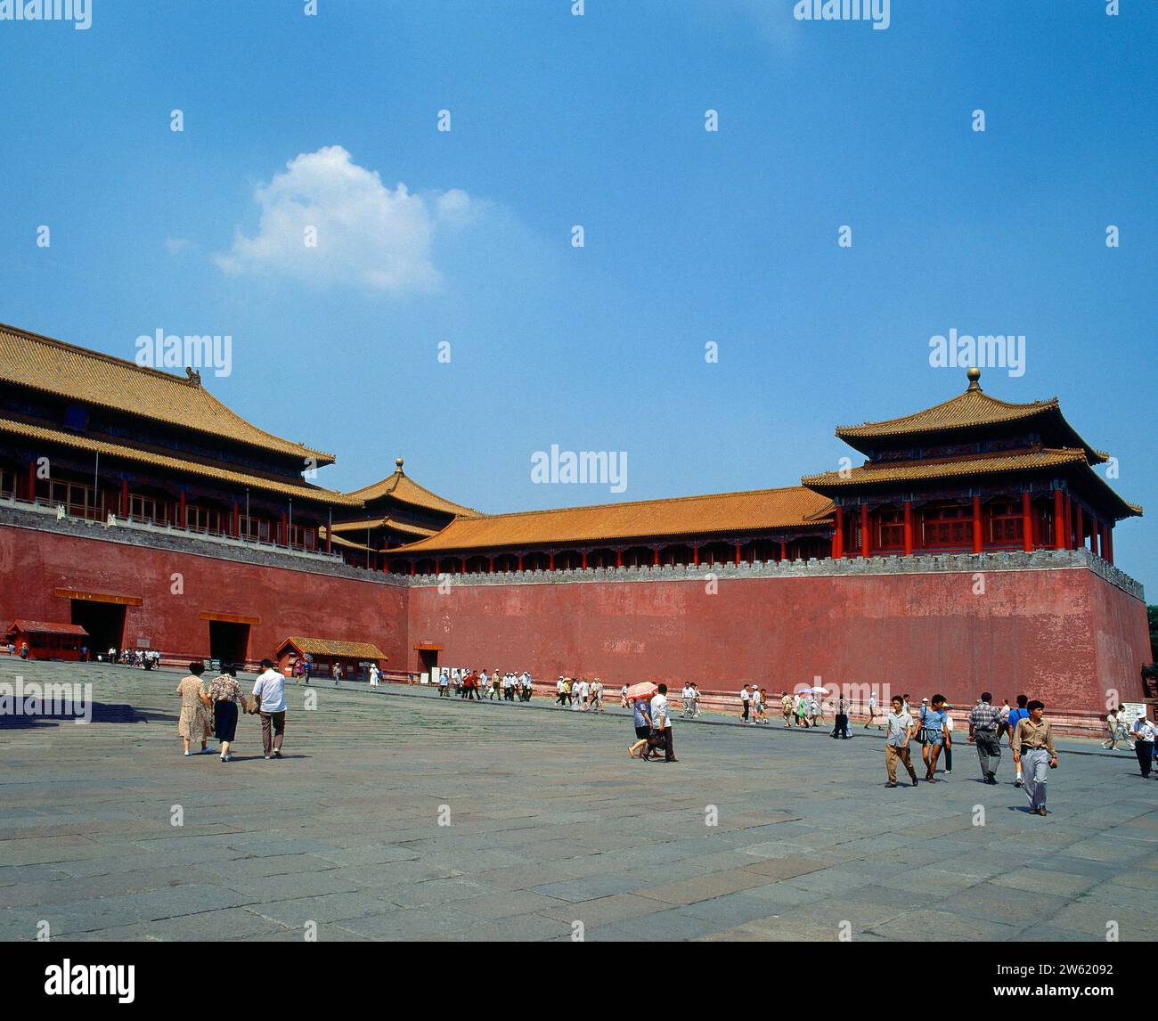 PUERTA DE WU-MEN O DEL SOL DE MEDIODIA - 1647 -RECONSTRUIDA EN 1801 ...