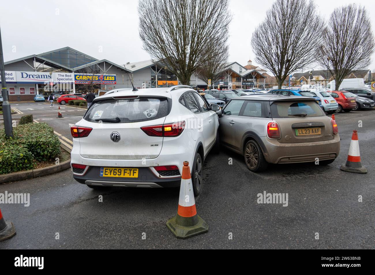 Two cars collided hi-res stock photography and images - Alamy