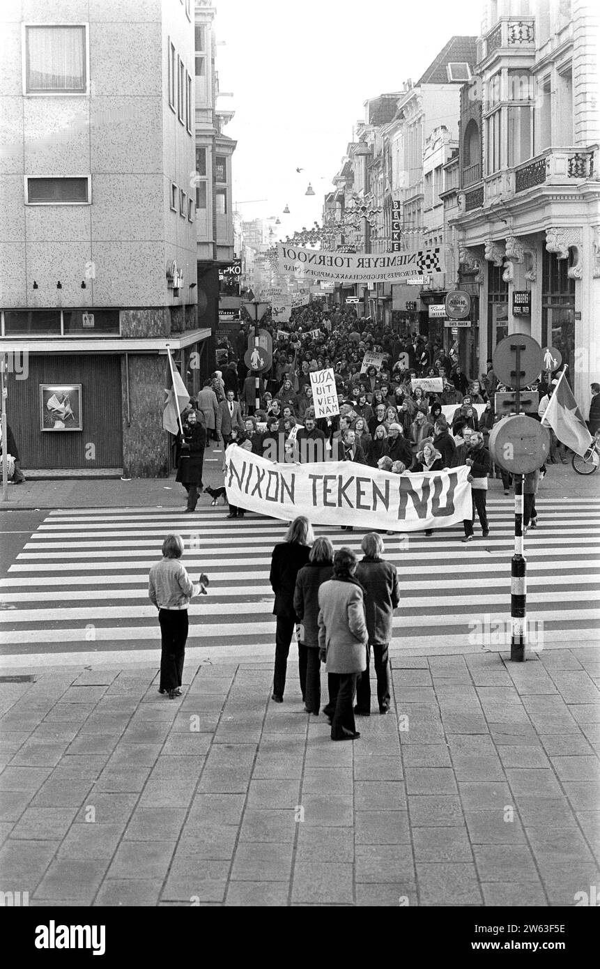 Anti nixon protest hi-res stock photography and images - Alamy
