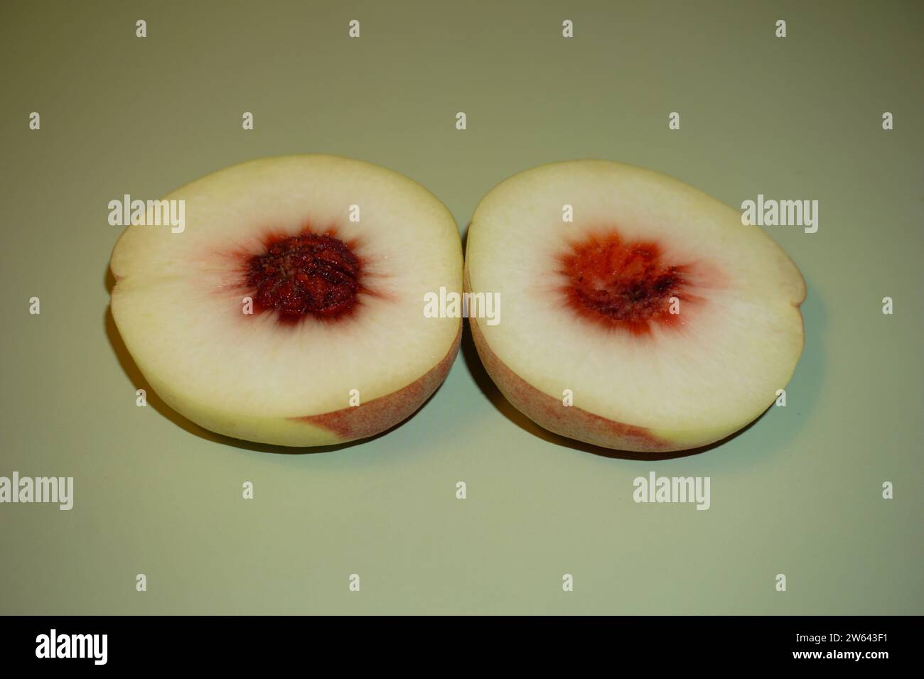 Peach halves harmony hi-res stock photography and images - Alamy