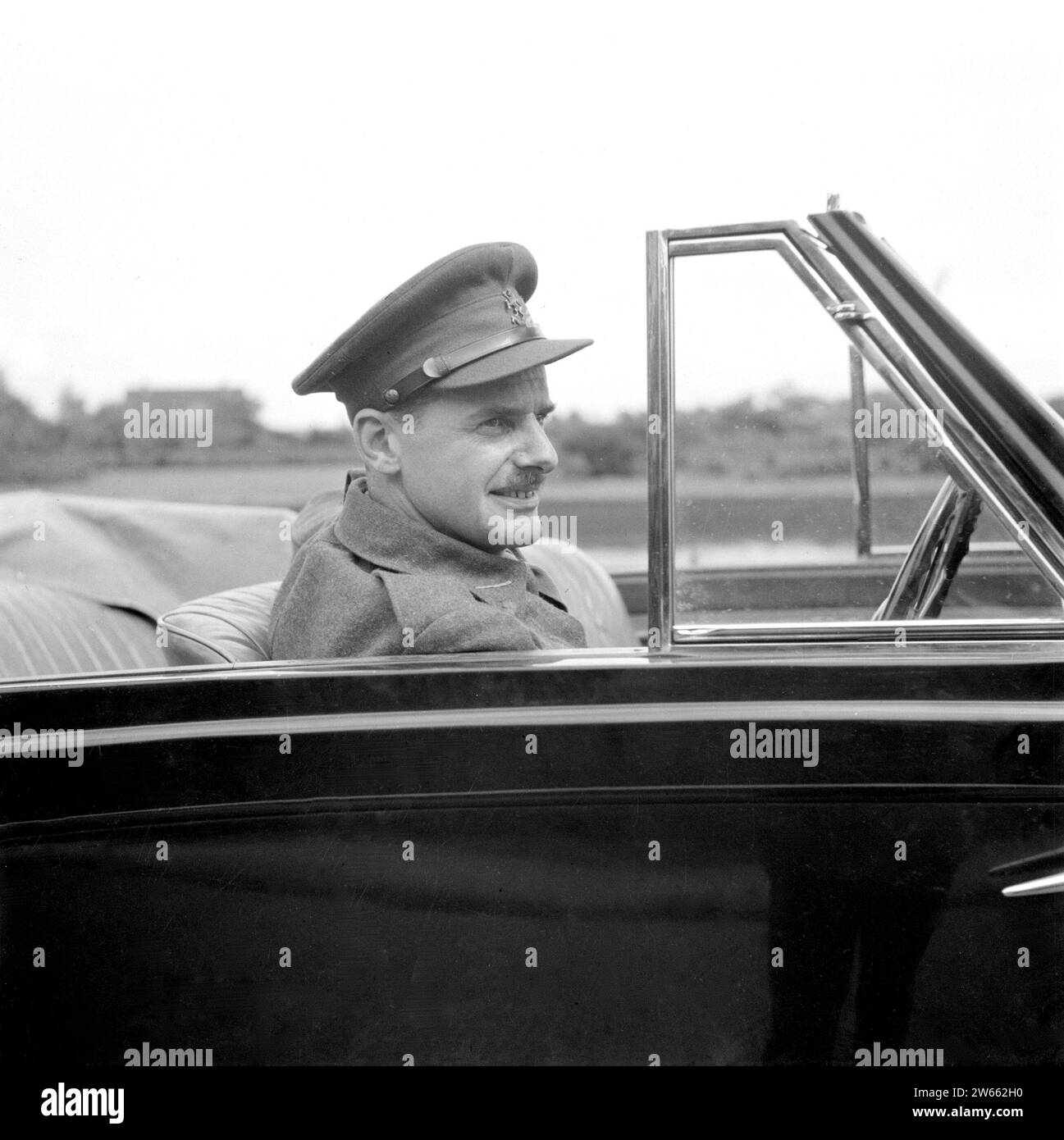 Soldier riding in a car hi-res stock photography and images - Alamy