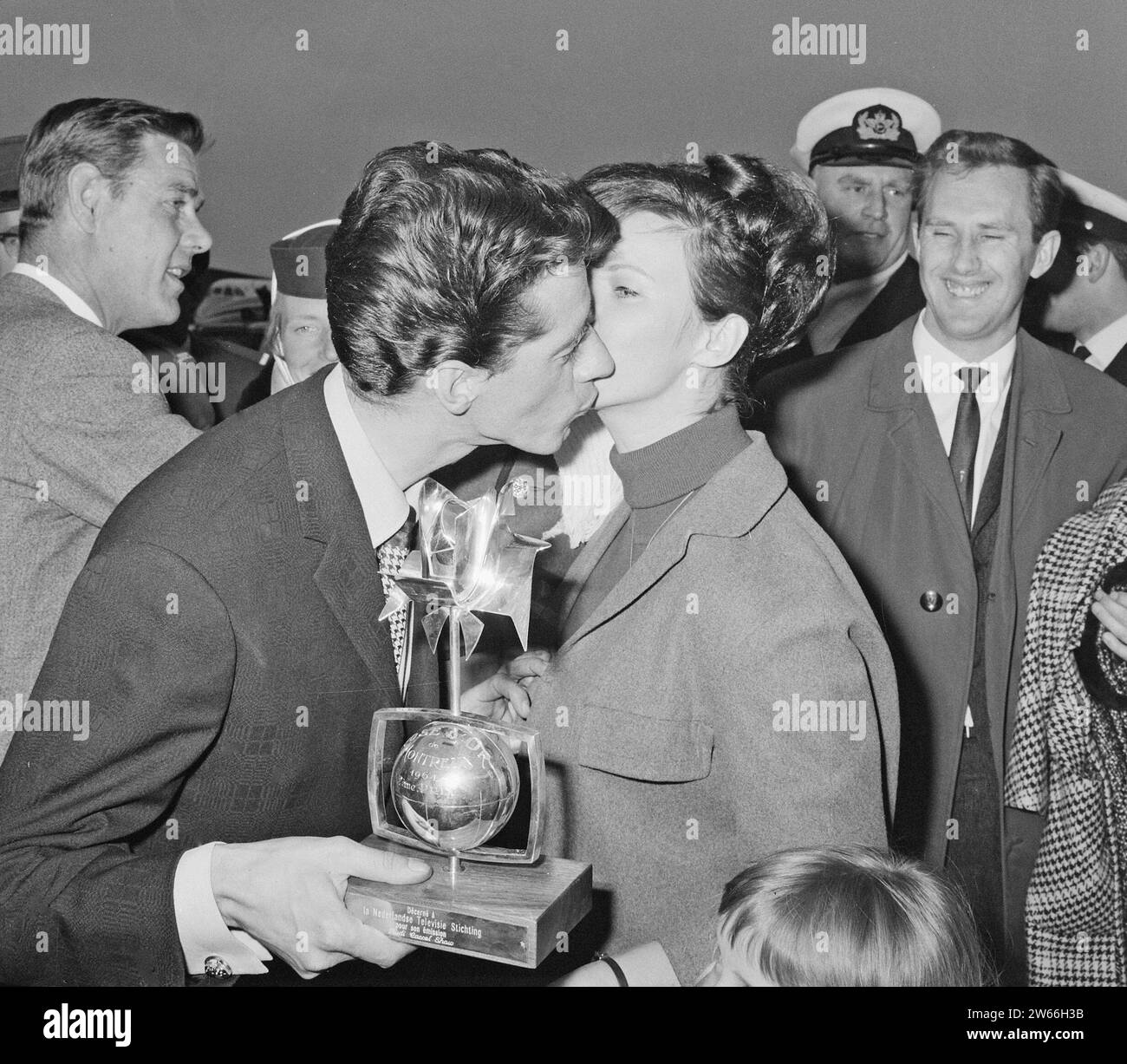 Rudi Carrell has won the silver rose. Rudi Carrell with wife ca. April ...