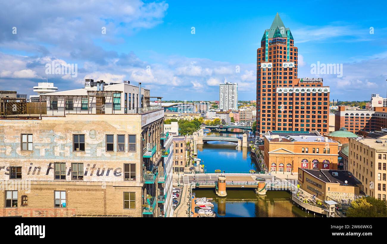 Milwaukee skyline aerial hi-res stock photography and images - Alamy