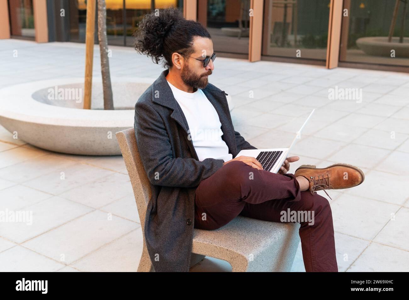 Man working modern laptop hi-res stock photography and images - Alamy