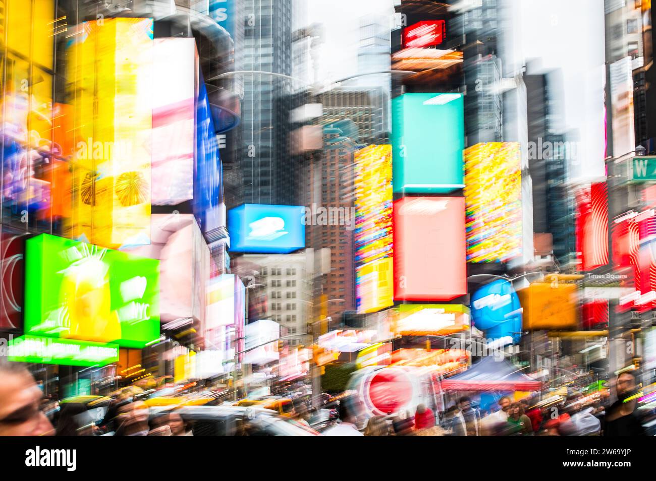 Times square new york crowd blur hi-res stock photography and images ...