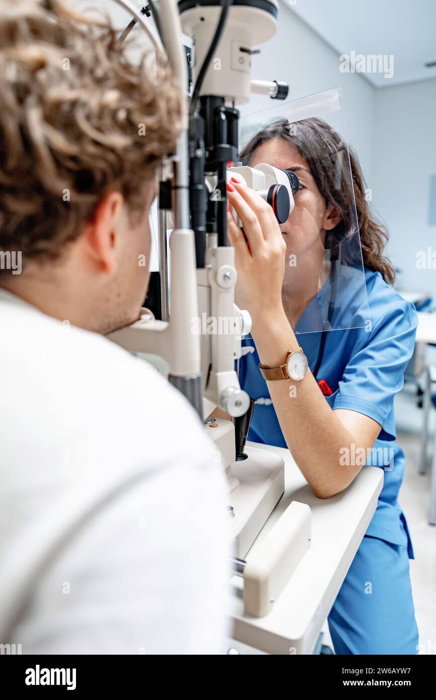 Split lamp biomicroscope hi-res stock photography and images - Alamy