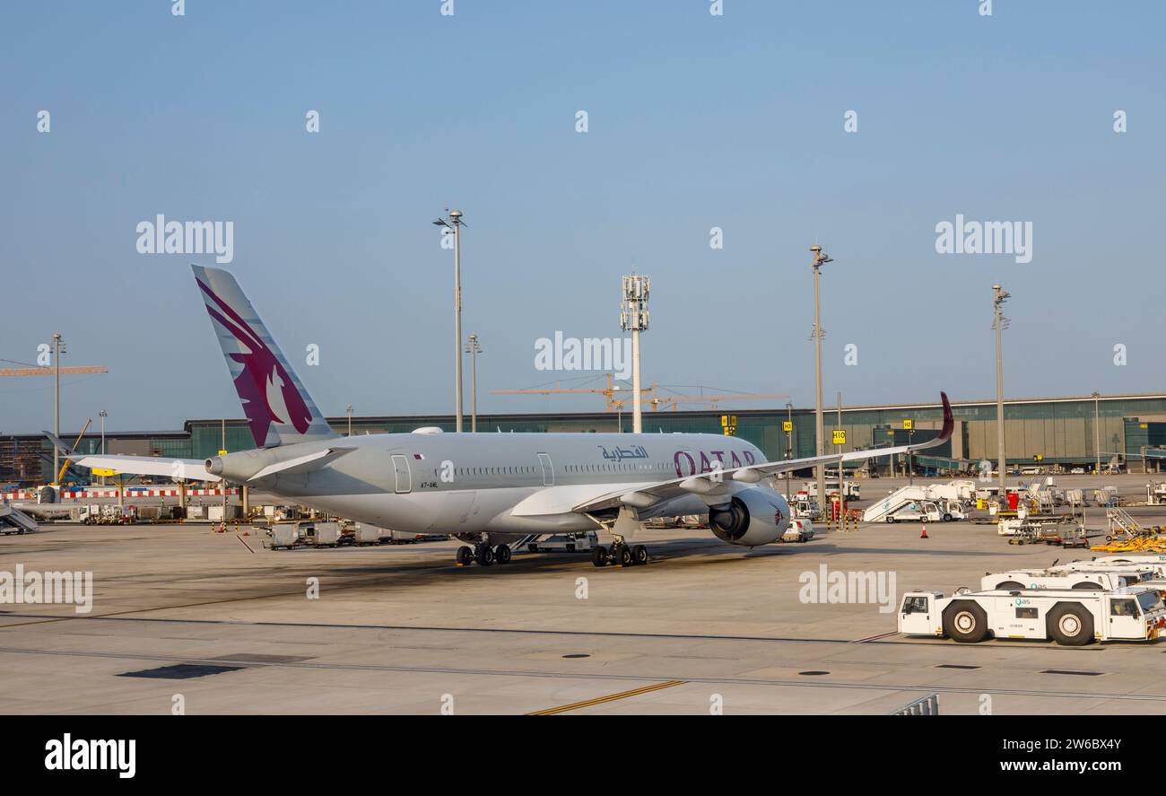 Side view of a Qatar Airways Airbus A350-900 jet and Douglas aircraft ...