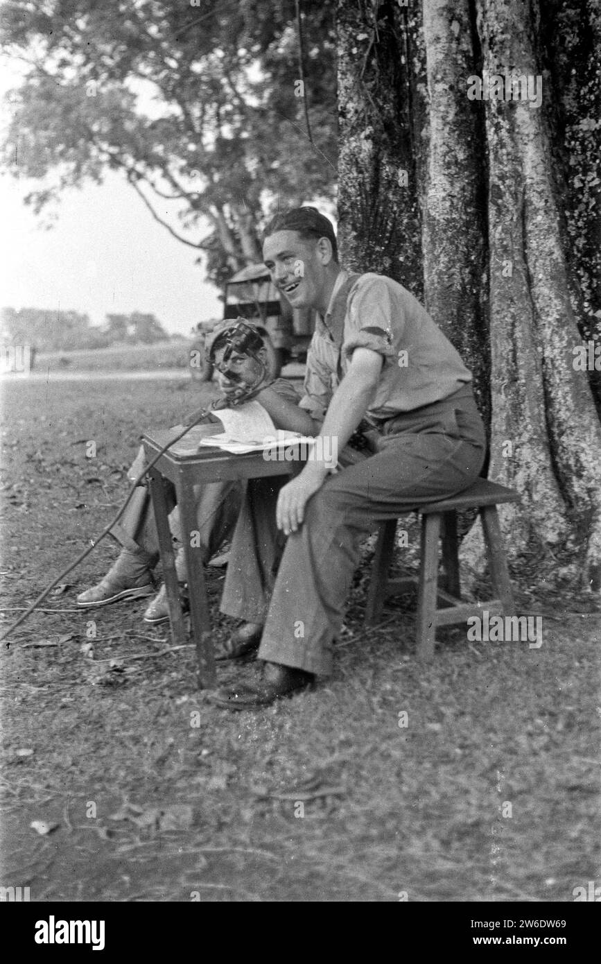 Reporter 1950s hi-res stock photography and images - Alamy