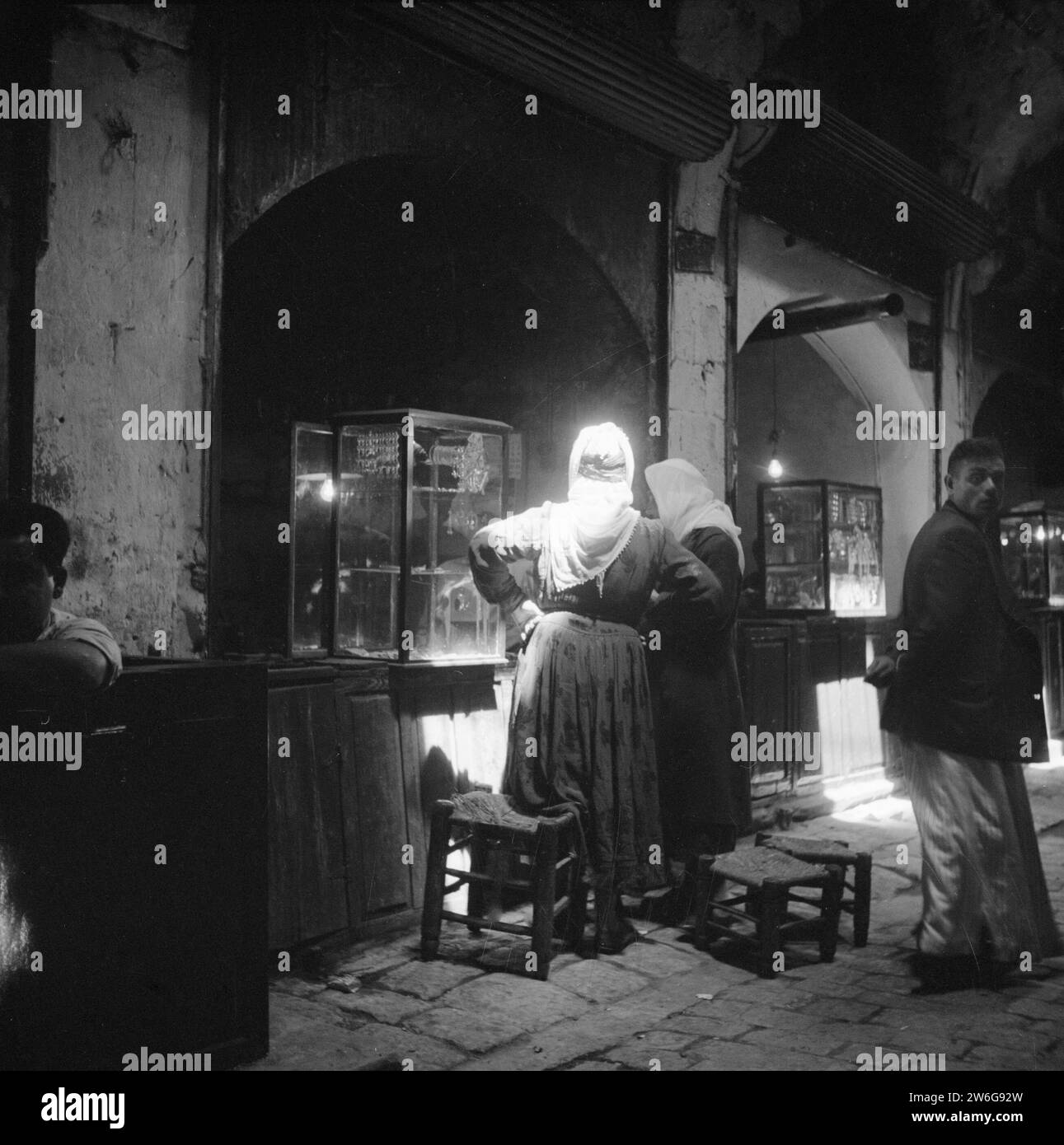 In the citadel of Aleppo. Jewelers with two women ca. 1950-1955 Stock ...