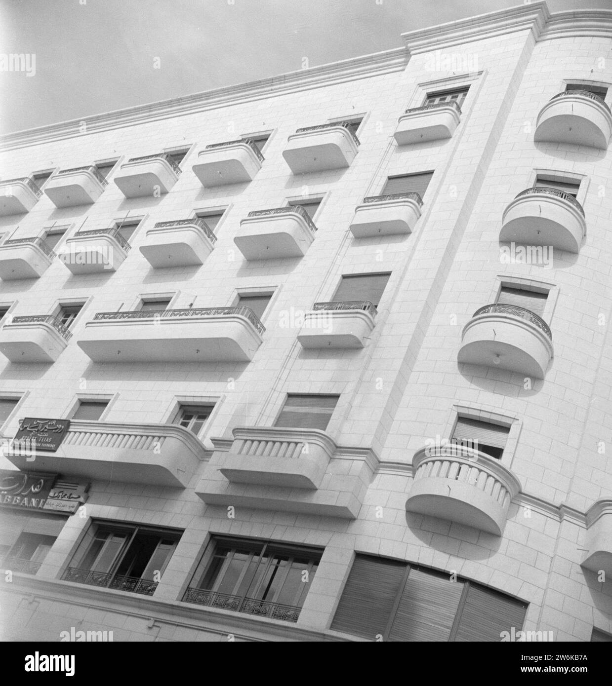 1950s apartment building Black and White Stock Photos & Images - Alamy