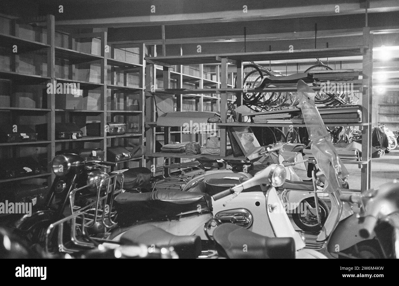 Pawn shop interior hi-res stock photography and images - Alamy