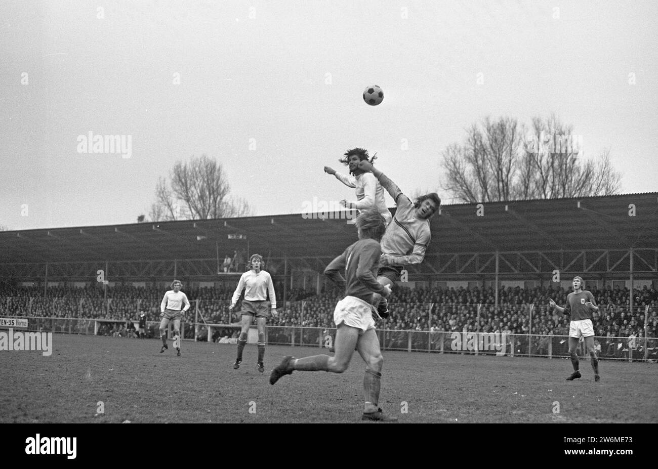 Number 32 hi-res stock photography and images - Alamy