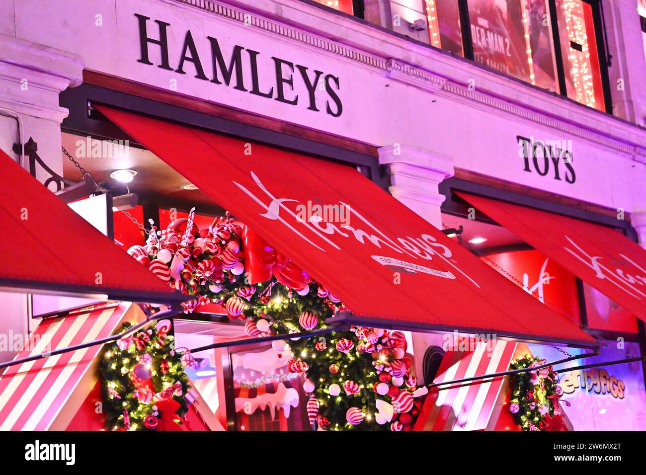 Hamleys Toys store at Christmas on Regent Street in London's Westend Stock Photo - Alamy