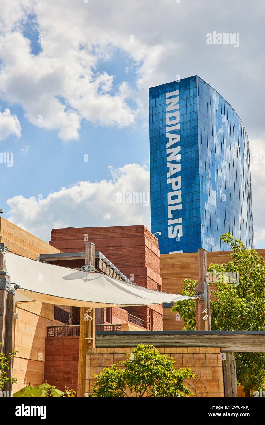Modern Indianapolis Skyscraper with City Reflections Stock Photo - Alamy