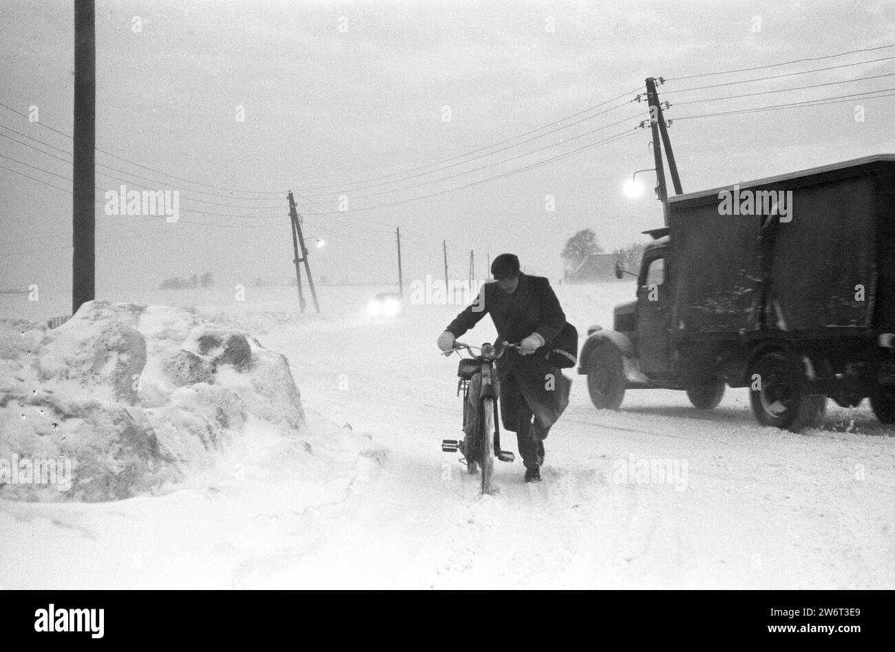 1960s snowstorm hi-res stock photography and images - Alamy