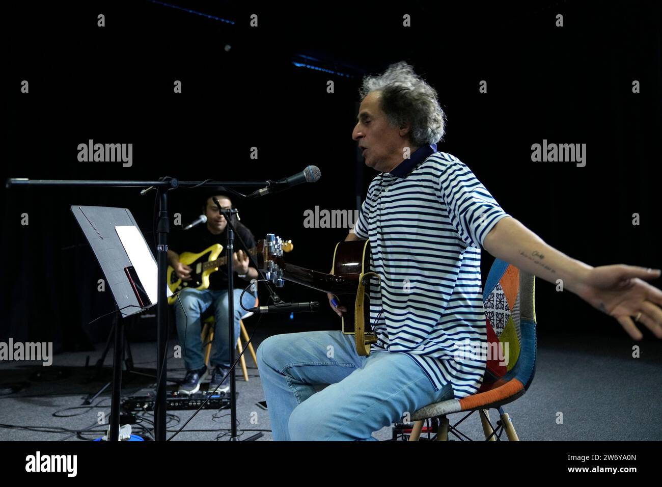 Mohsen Namjoo, Iranian singer, composer and musician, based in the U.S ...