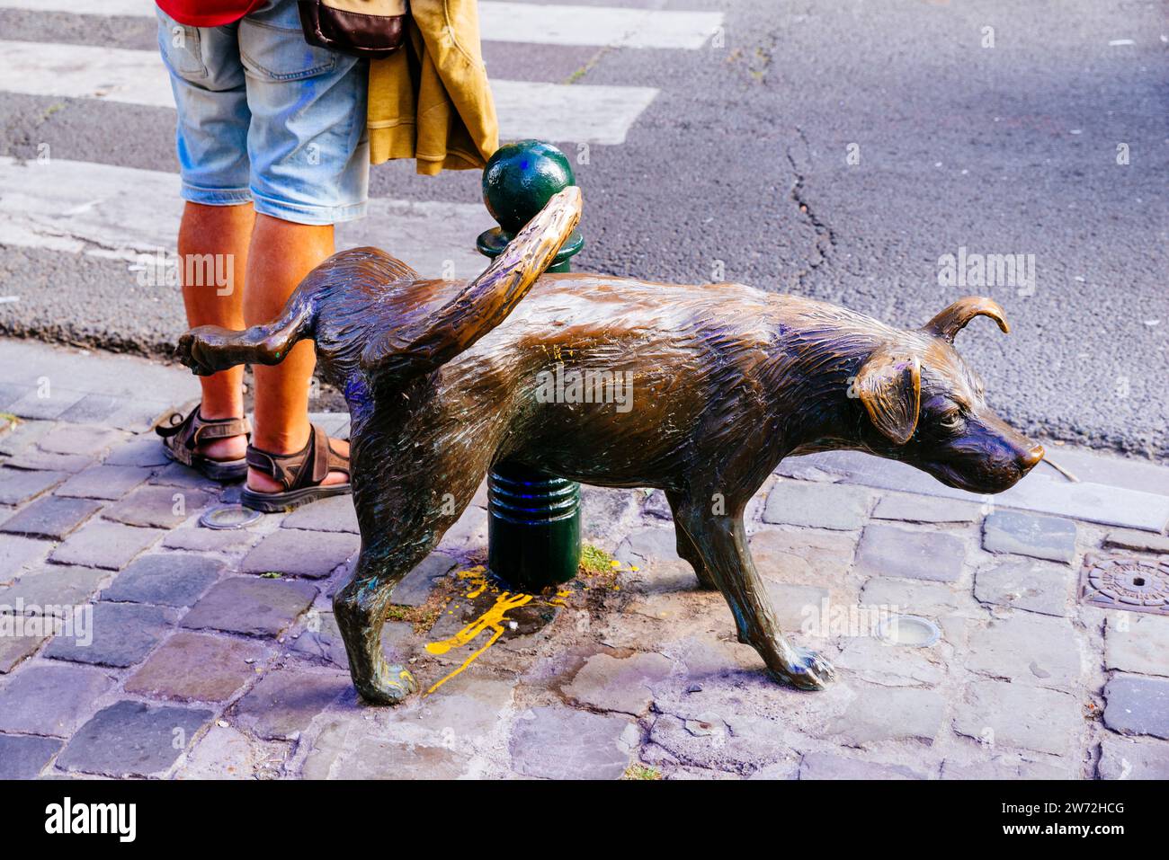 Het Zinneke, sometimes called Zinneke Pis by analogy with Manneken Pis ...