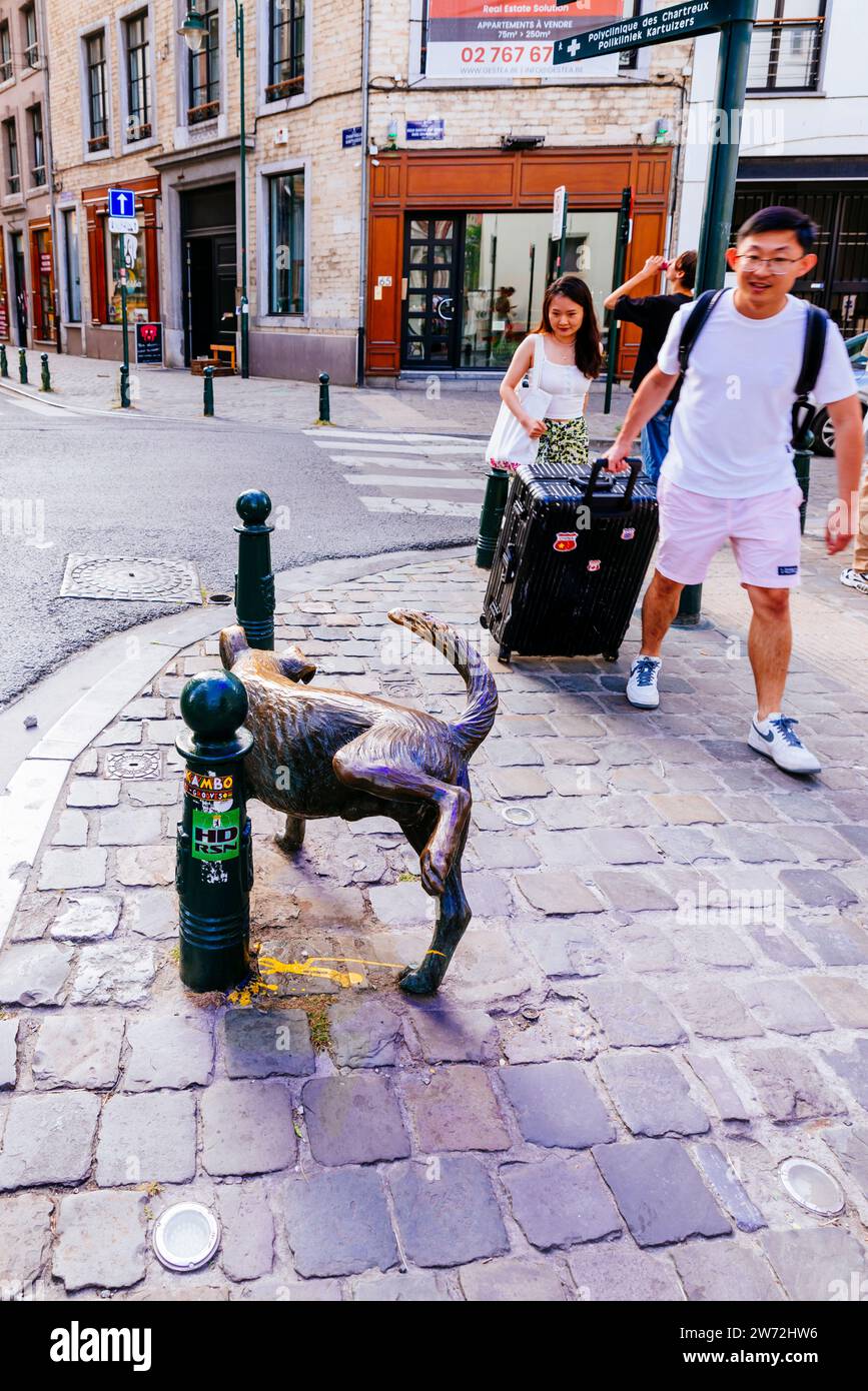 Het Zinneke, sometimes called Zinneke Pis by analogy with Manneken Pis ...