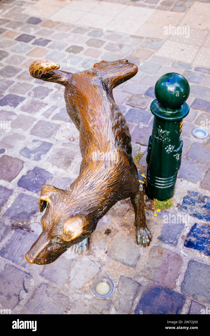 Het Zinneke, sometimes called Zinneke Pis by analogy with Manneken Pis ...