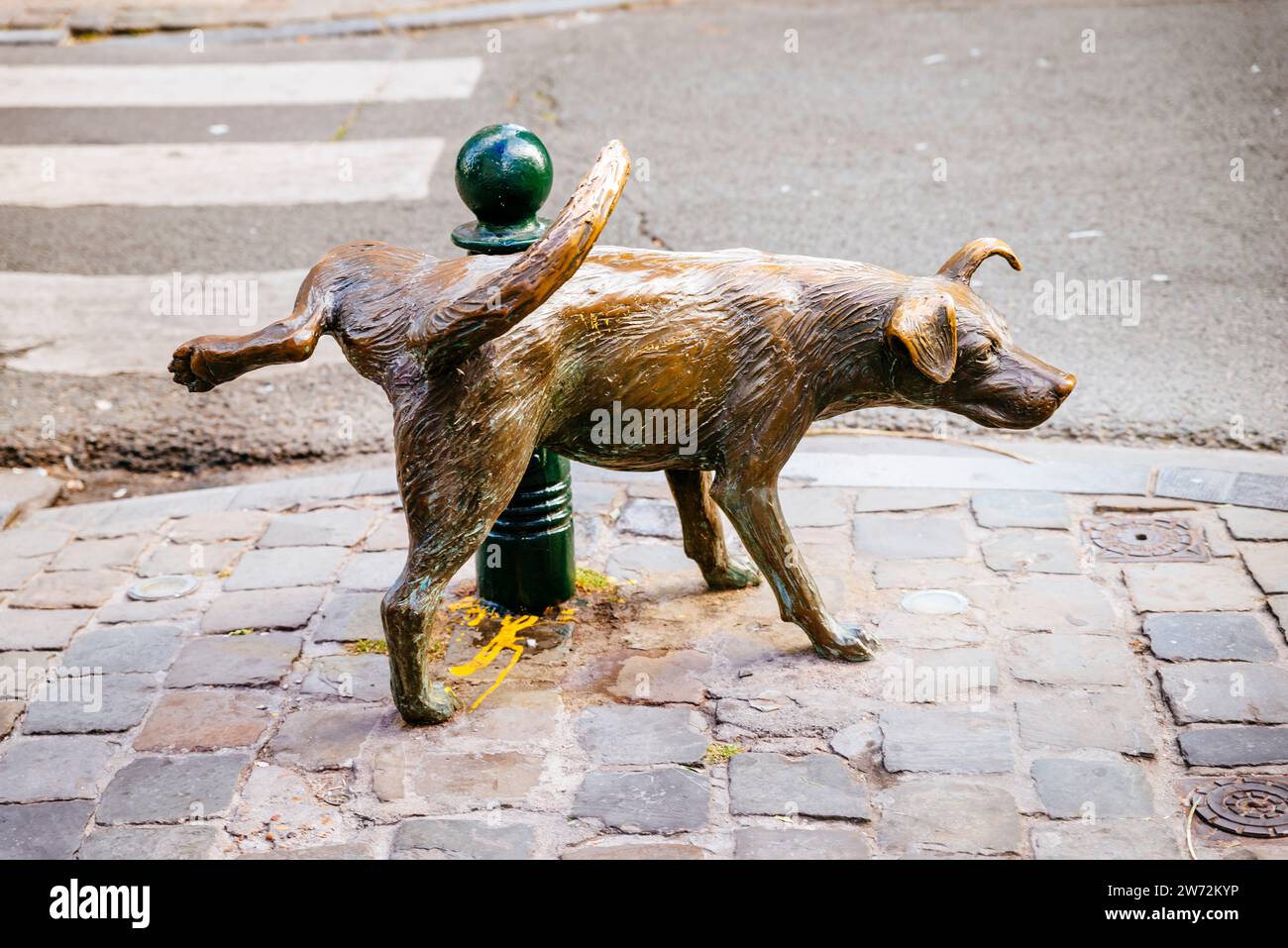 Het Zinneke, sometimes called Zinneke Pis by analogy with Manneken Pis ...