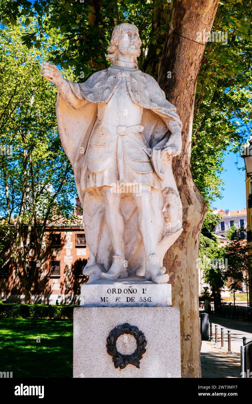 King ordono i statue hi-res stock photography and images - Alamy