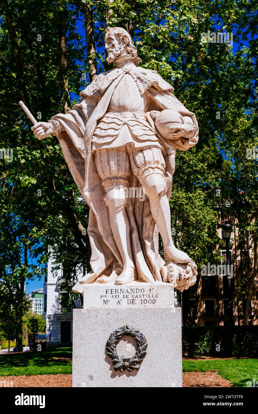 King fernando i statue hi-res stock photography and images - Alamy