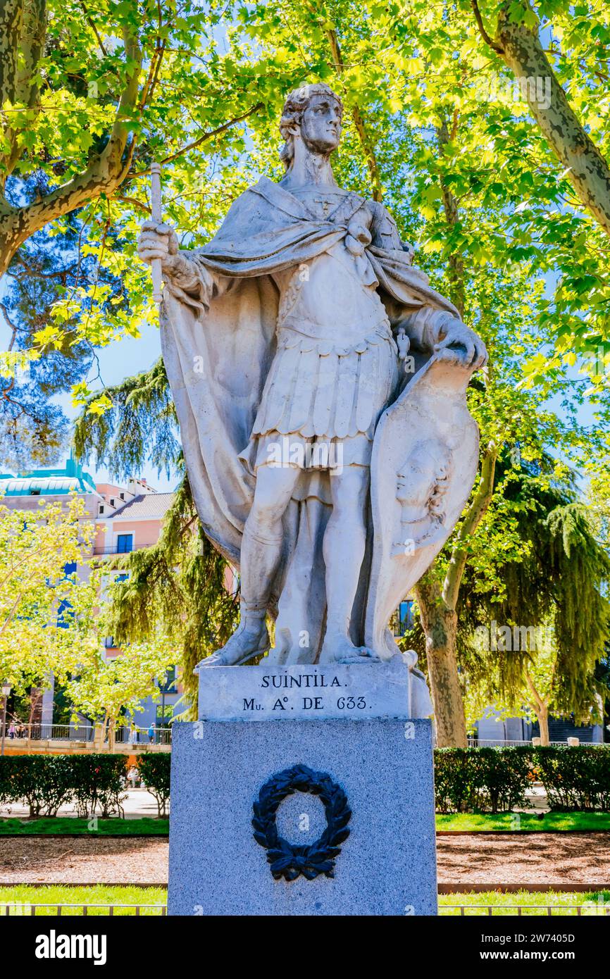 King suintila statue hi-res stock photography and images - Alamy