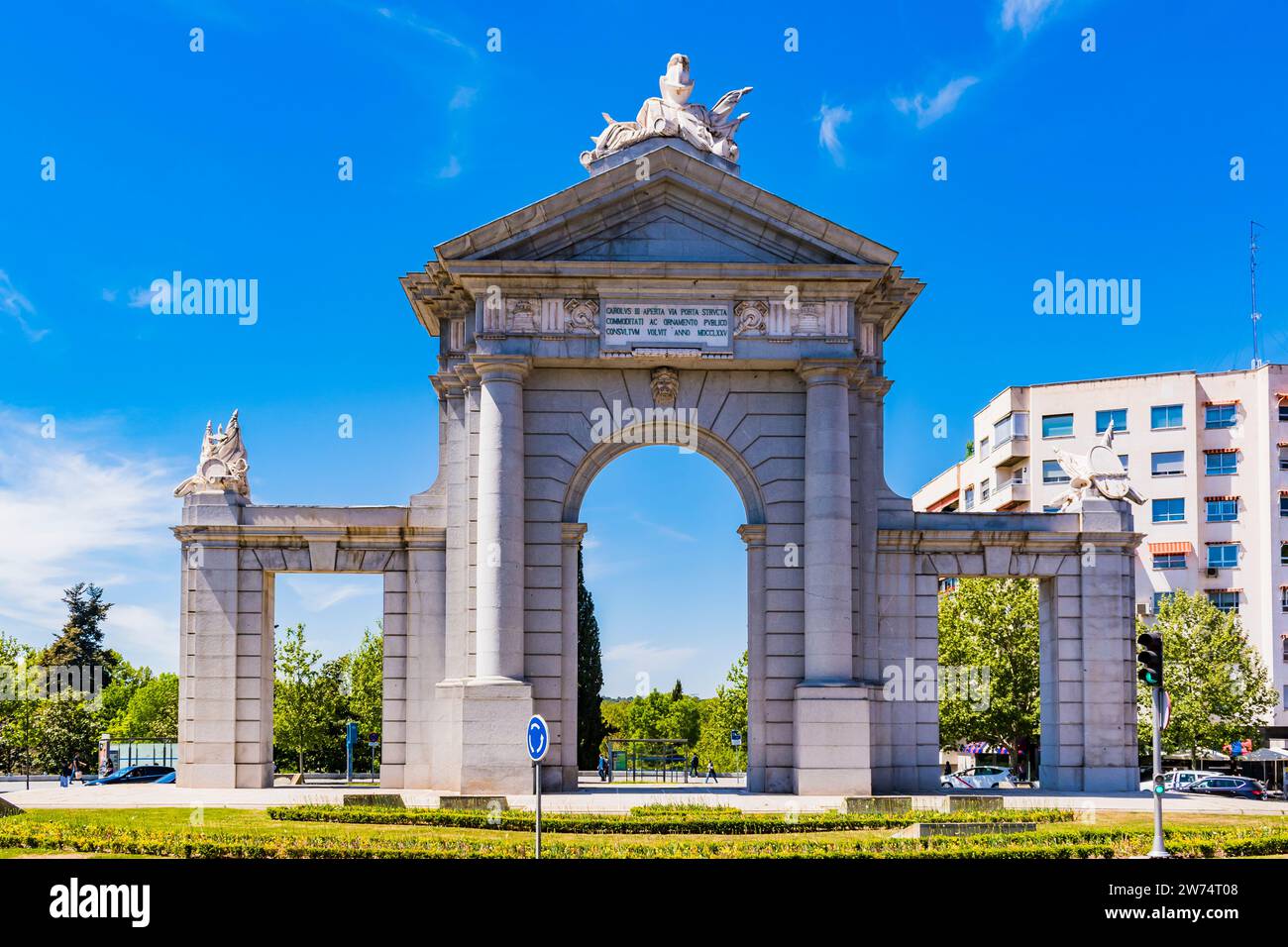 Monumental gate hi-res stock photography and images - Alamy