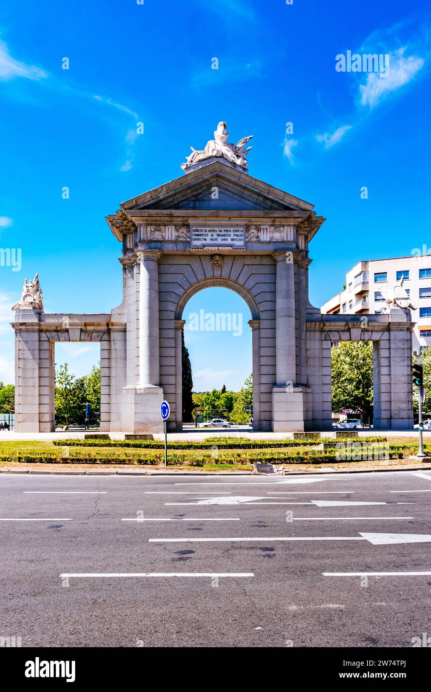 Monumental gate hi-res stock photography and images - Alamy