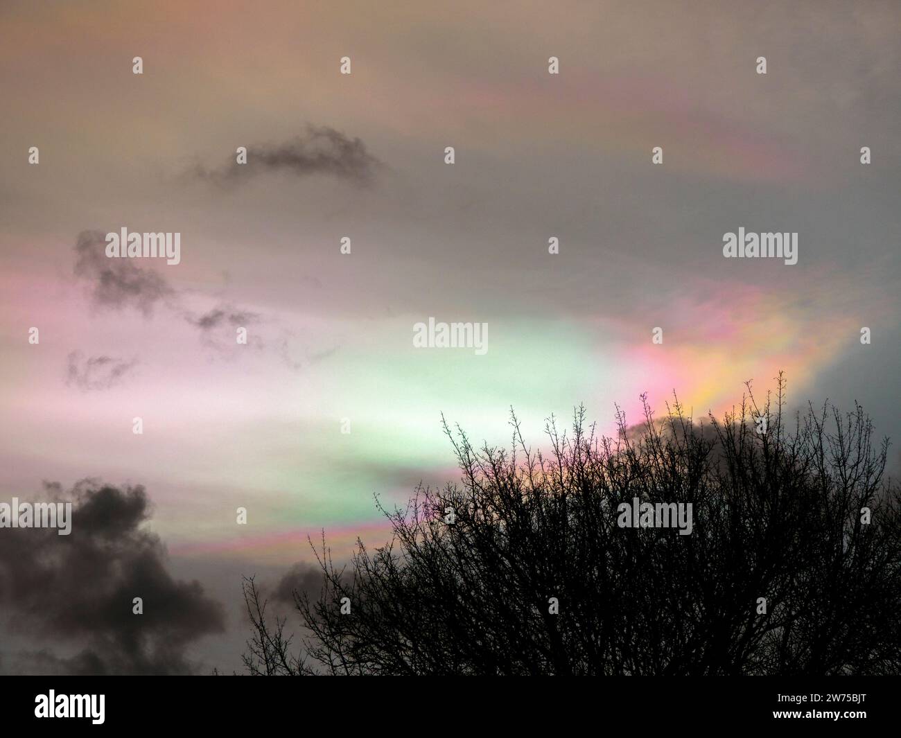 Aylesford, Kent, UK. 21st Dec, 2023. UK Weather: stunning Nacreous ...