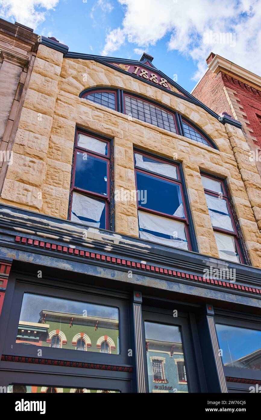 Yellow sandstone trim hi-res stock photography and images - Alamy