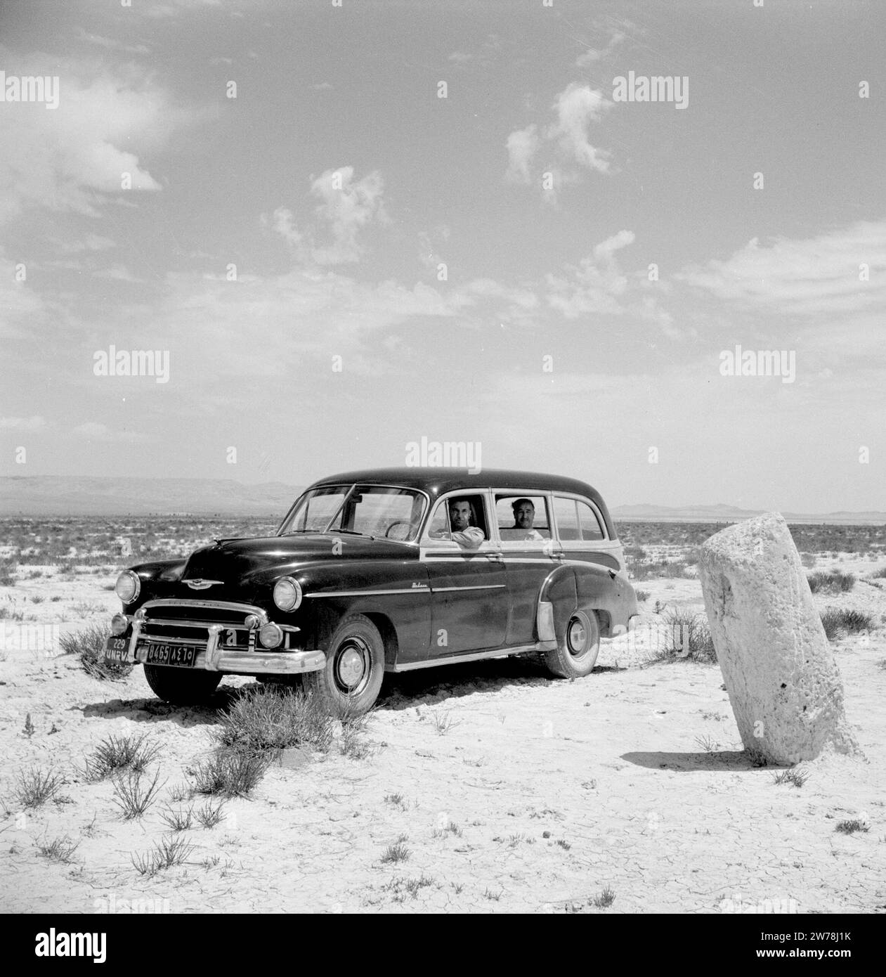 1950s car desert hi-res stock photography and images - Alamy