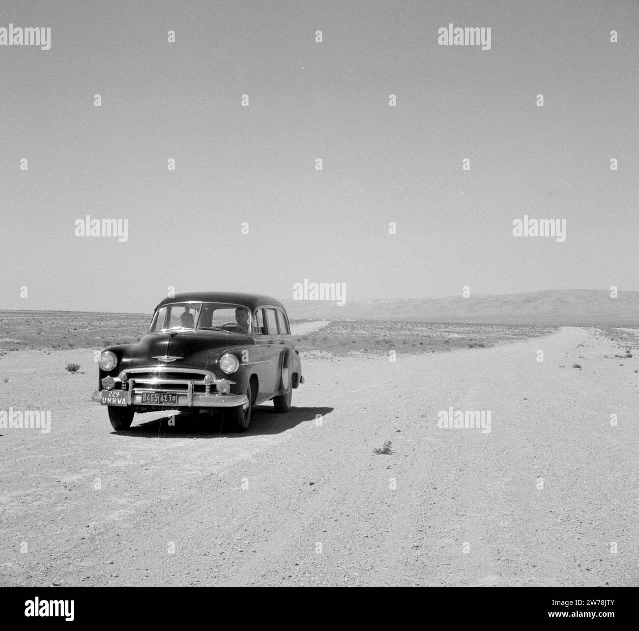 1950s car desert hi-res stock photography and images - Alamy