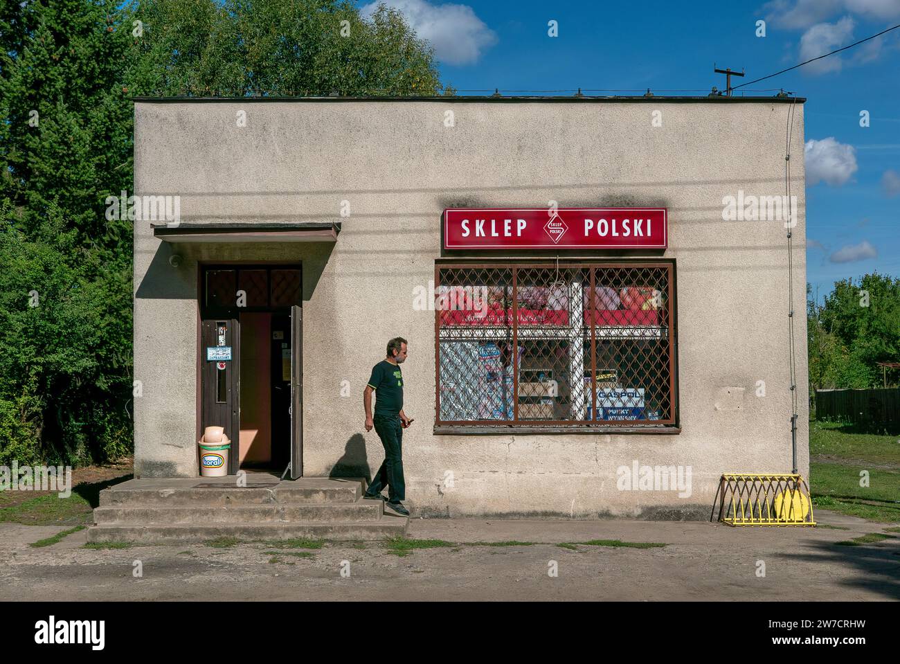 Small grocery shop hi-res stock photography and images - Alamy