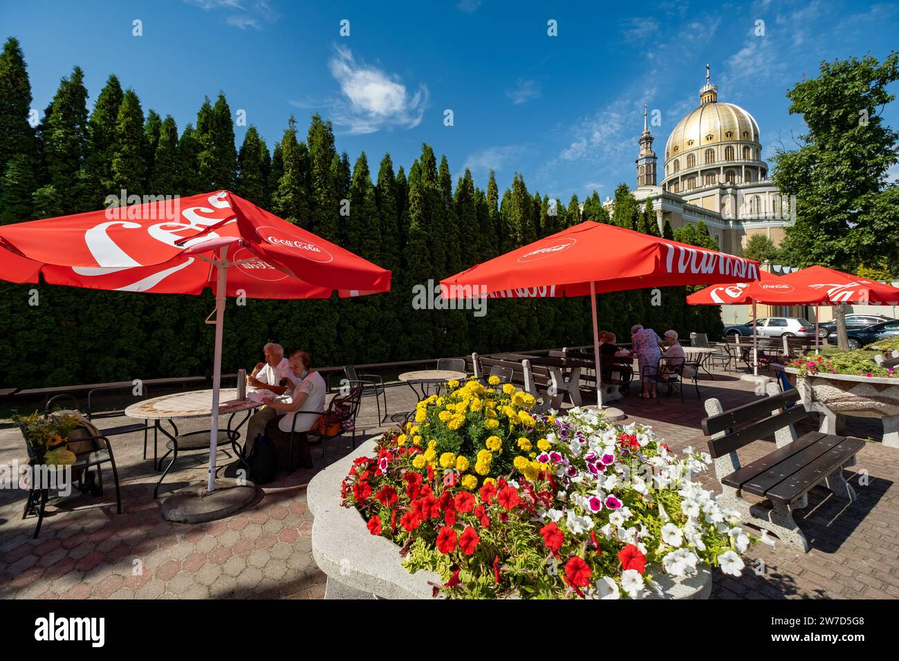 15.08.2021, Poland, Lichen Stary, Wielkopolska - Parasols, tables and ...