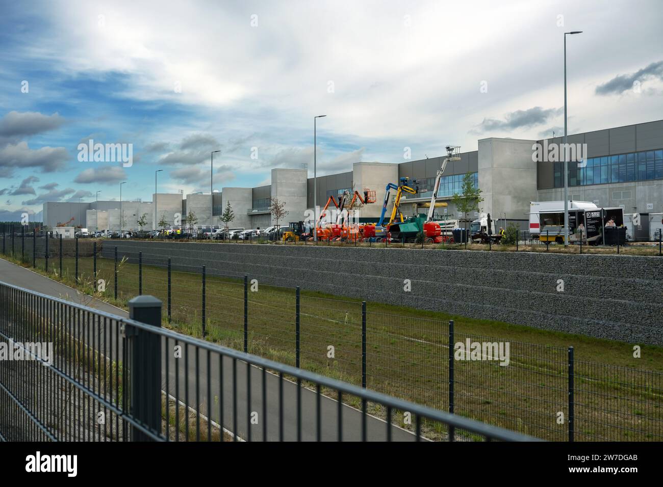 Tesla gigafactory berlin brandenburg hi-res stock photography and ...