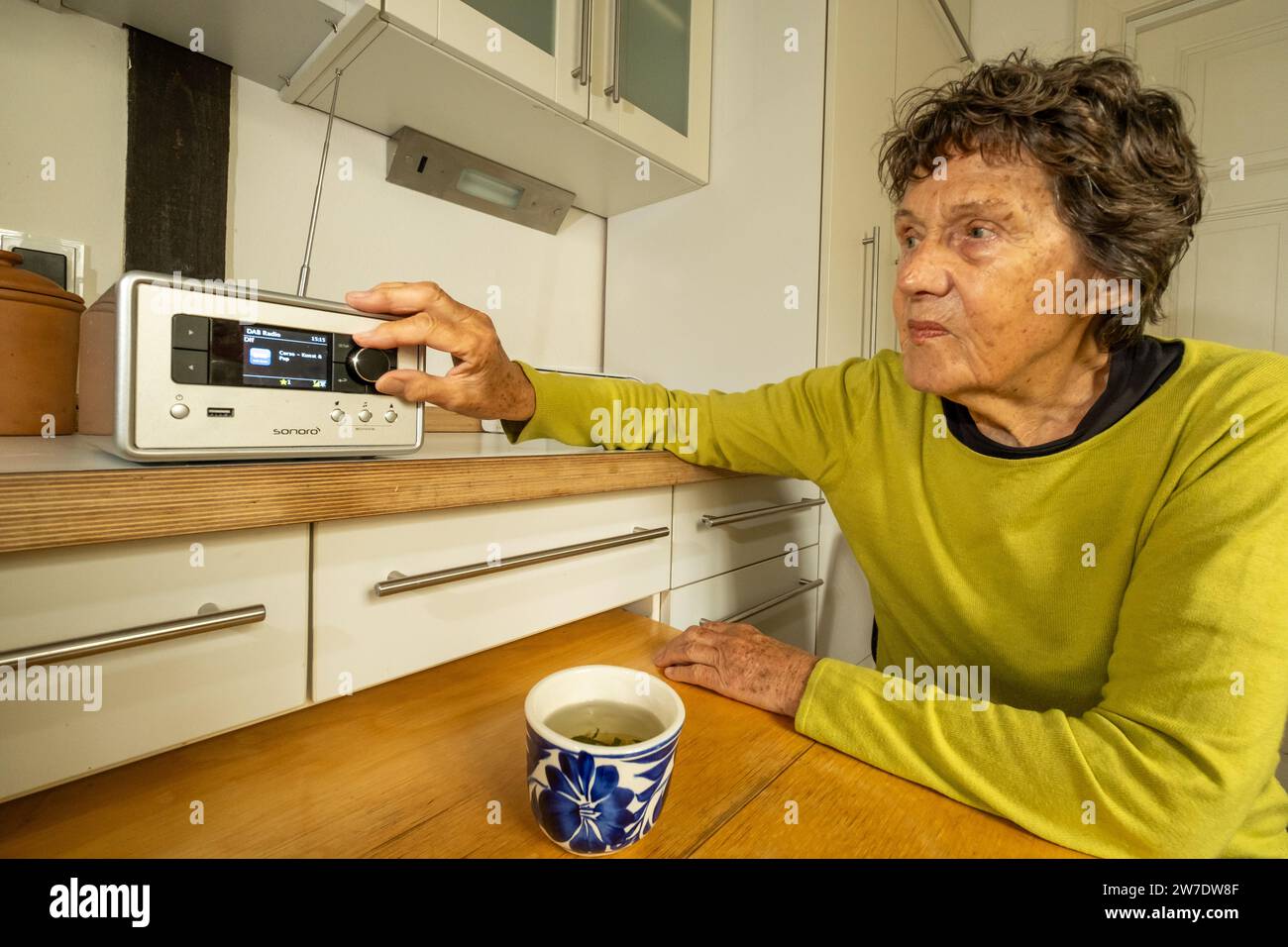 100 years radio hi-res stock photography and images - Alamy