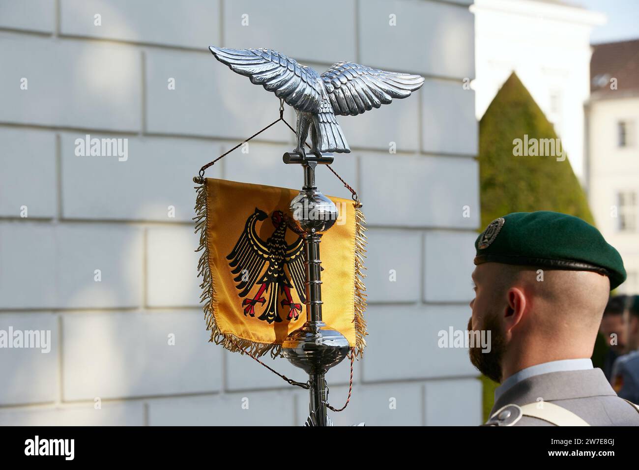 25.09.2023, Germany, Berlin, Berlin - The standard bearer of the guard ...