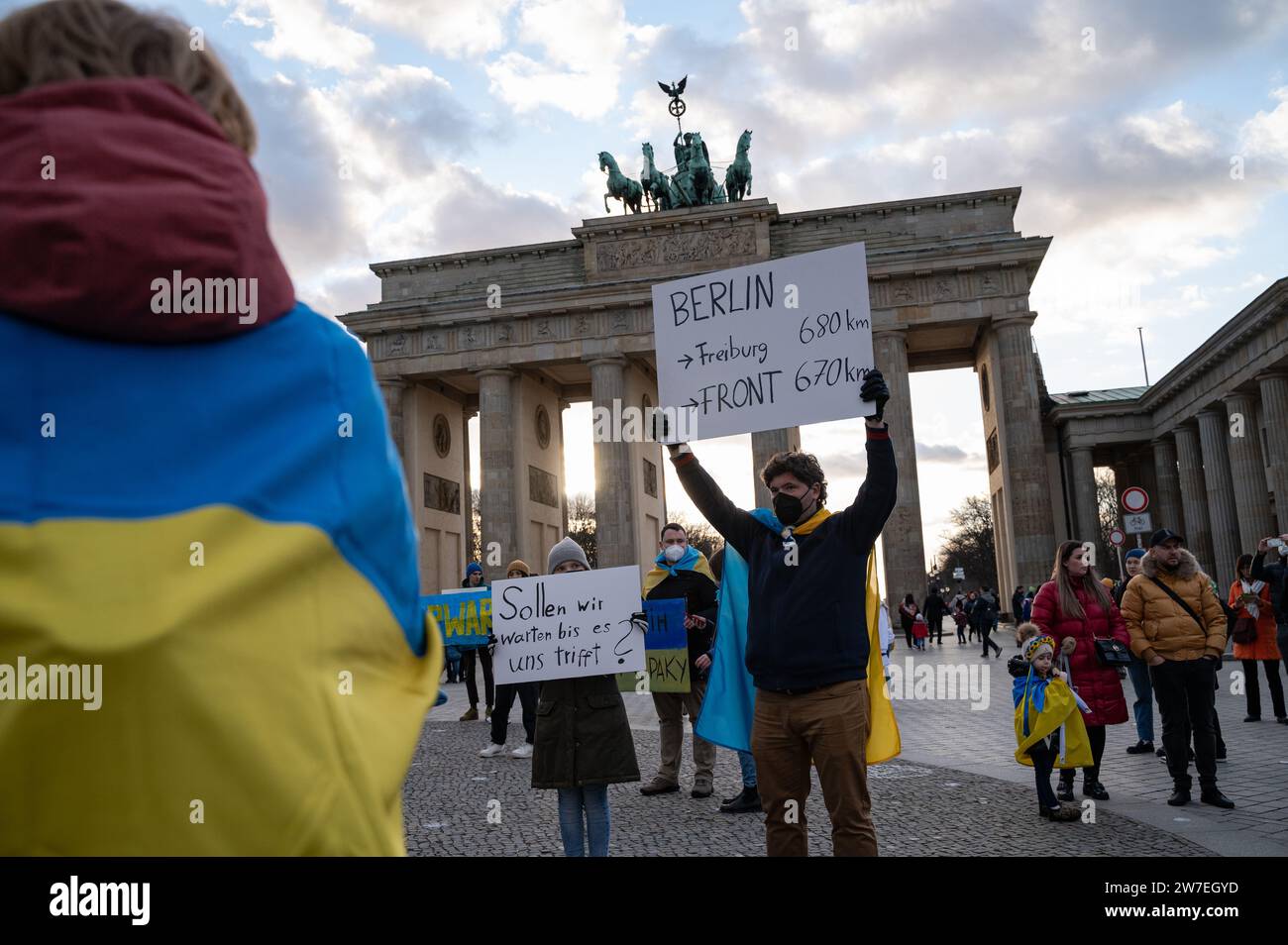 26.02.2022, Germany, Berlin, - Demonstrators protest on Pariser Platz ...