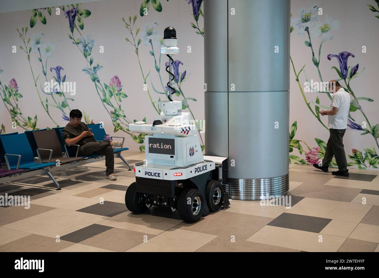 31.07.2023, Singapore, Singapur, - A fully automated police robot ...