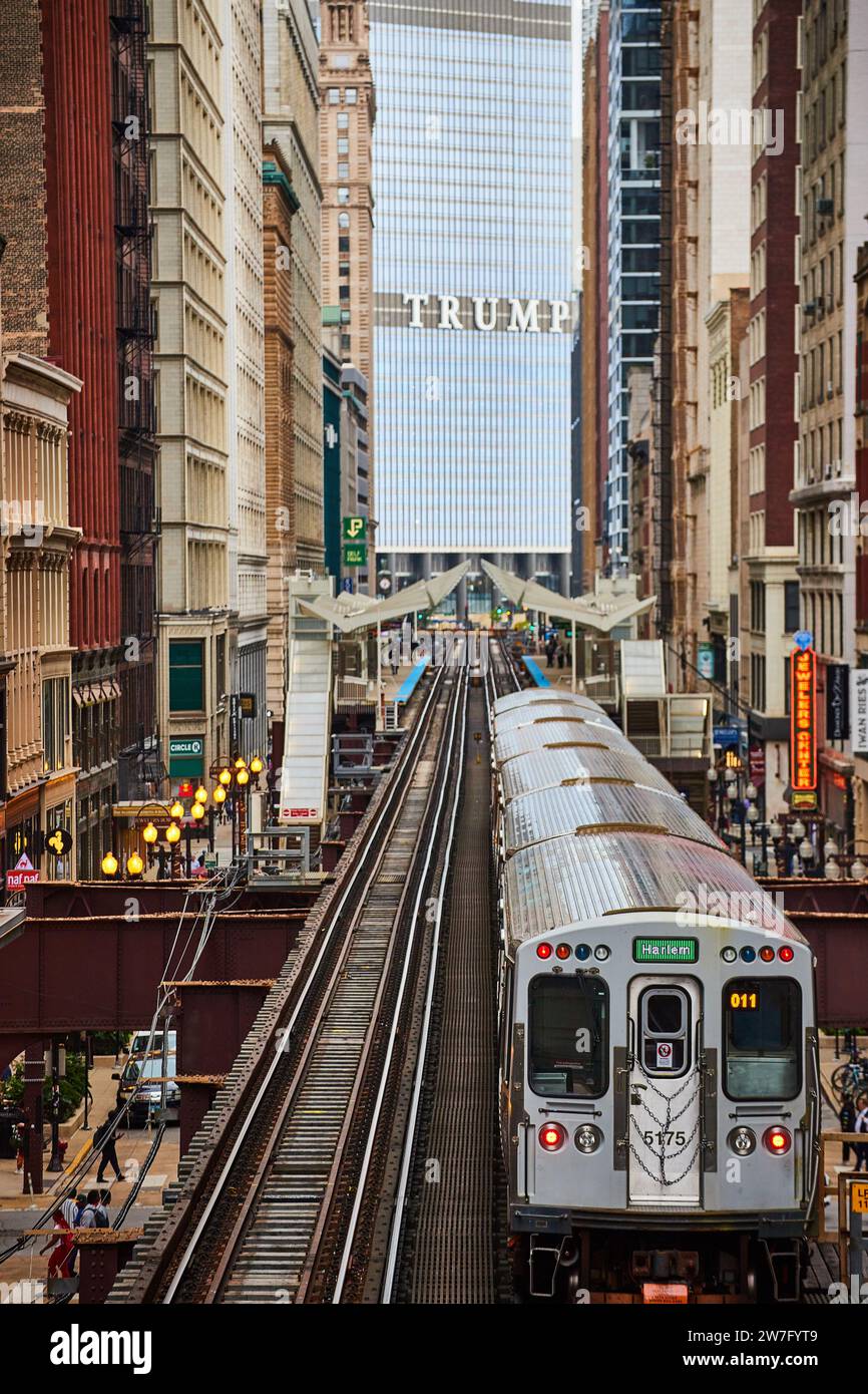 Elevated Train in Urban Chicago, Afternoon Cityscape Stock Photo - Alamy