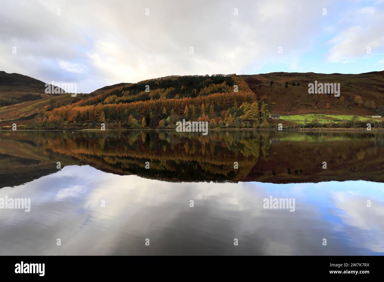 Autumn view over Loch Lochy at Laggan locks, Caledonian Canal, Great ...